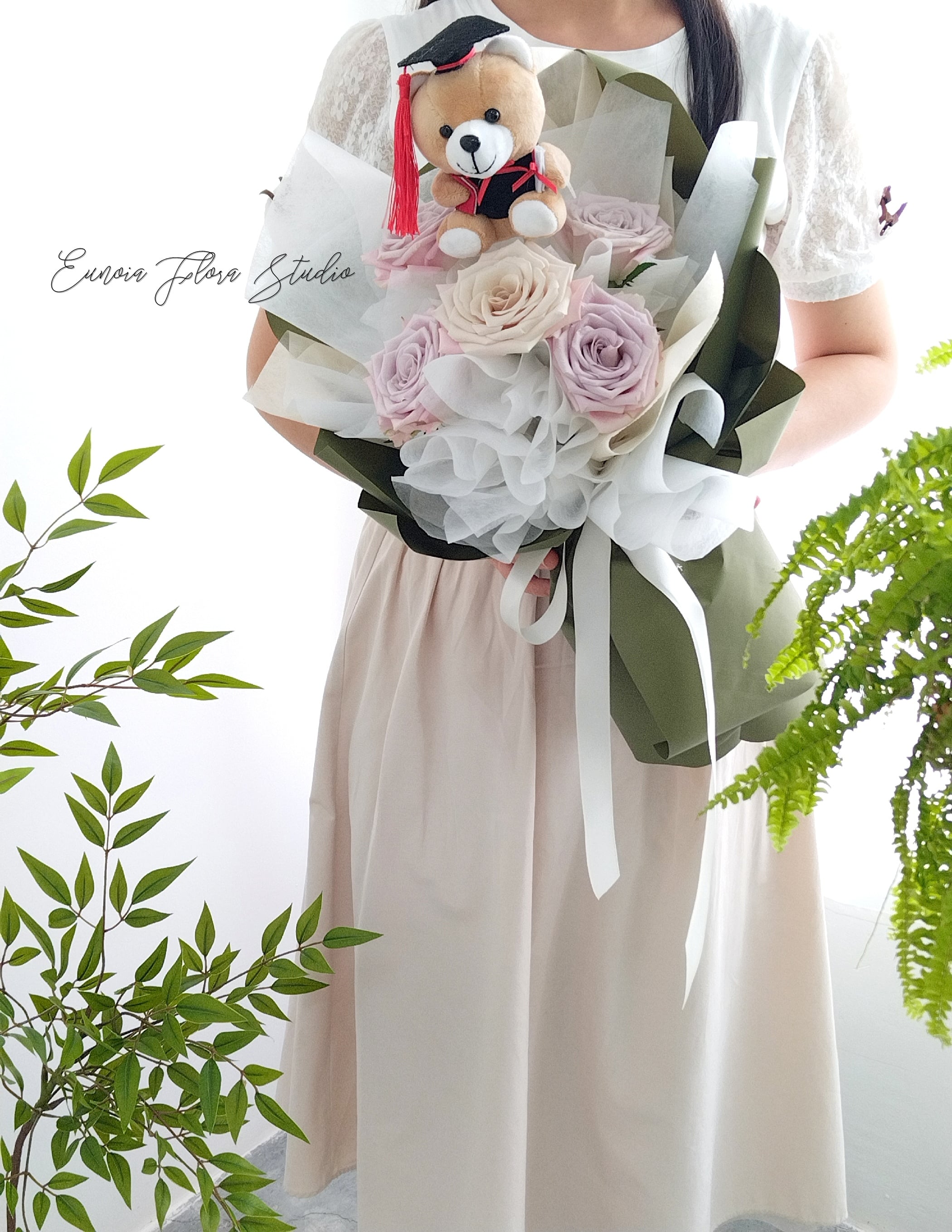 Manta Rose Grad Bouquet - Our Products - Florist in Johor Bahru ...